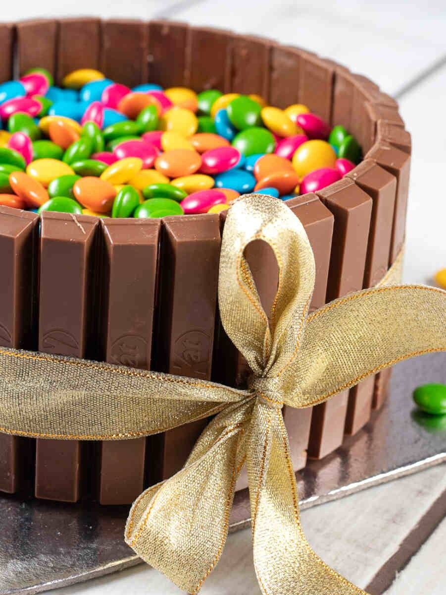 Receta de tarta de Kit Kat y M&M's |AEG